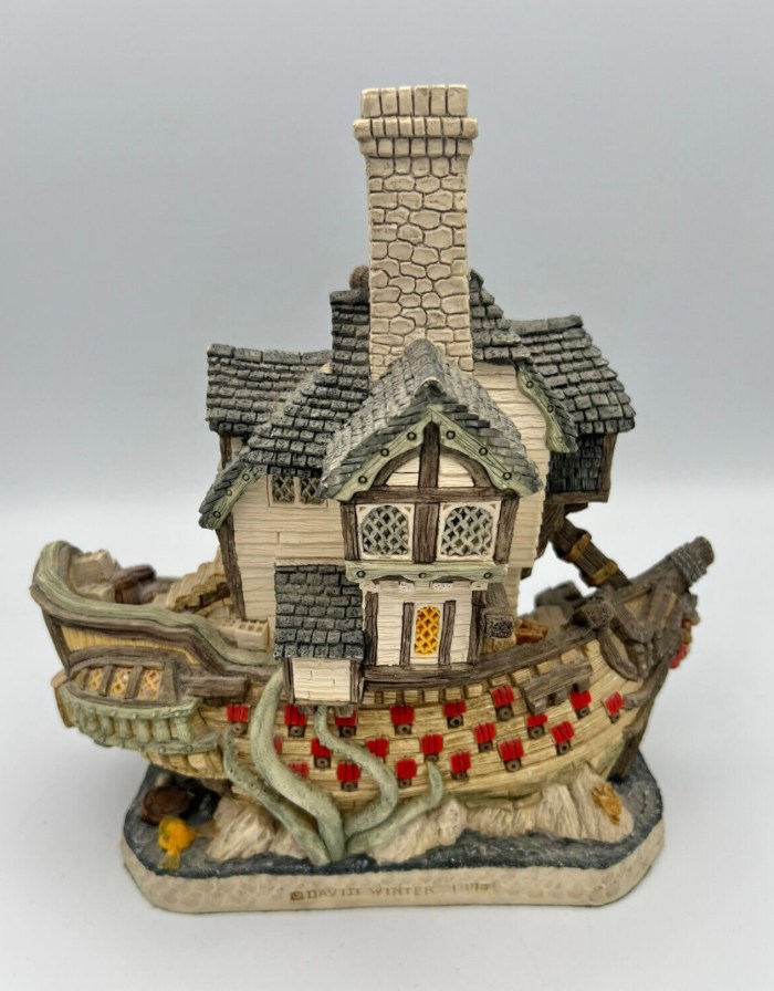 Unusual Cottages | David Winter Cottages